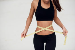 8 Exercices bras avec élastique à faire chez soi - Cellublue