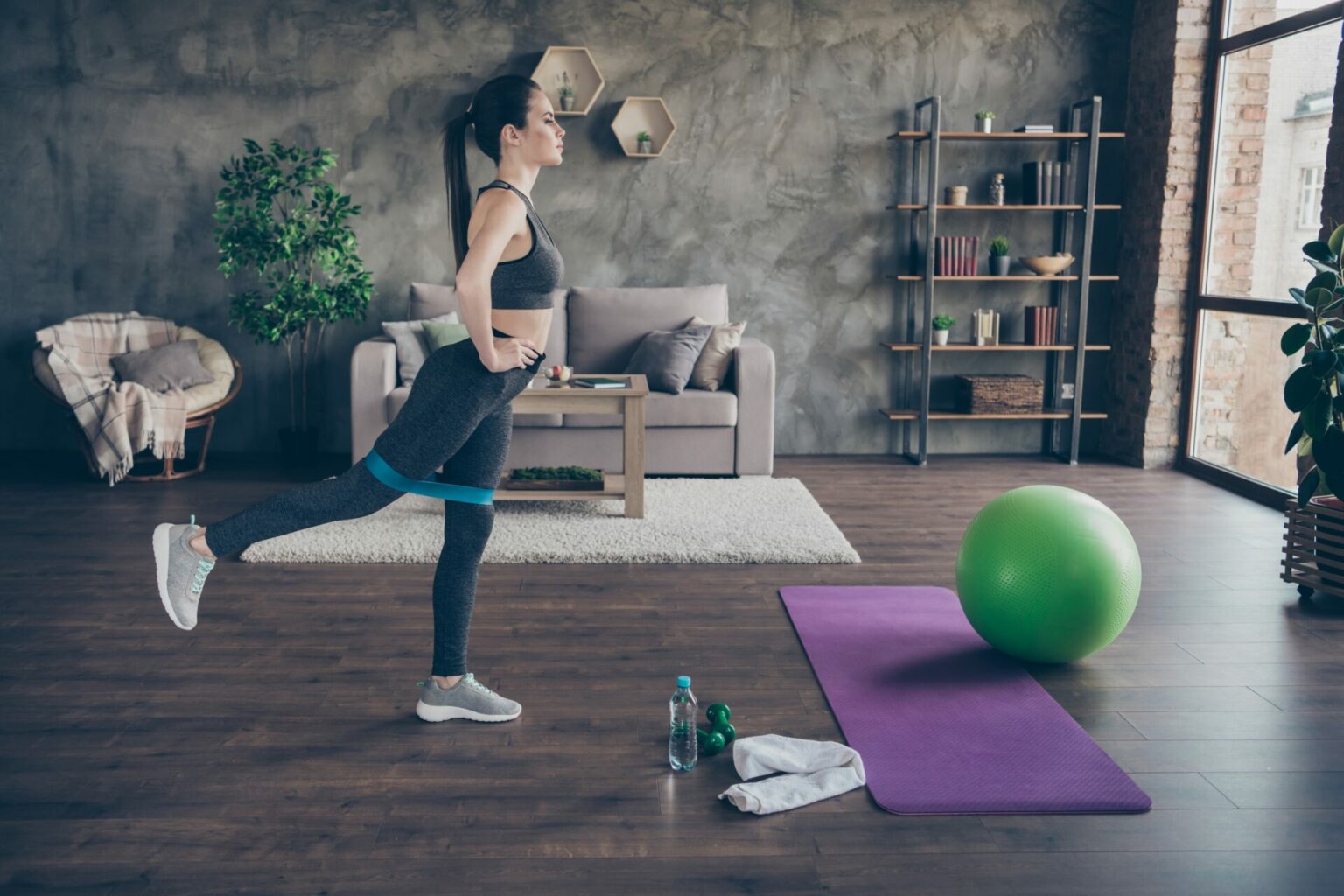 8 exercices pour de belles jambes, à faire avec un élastique - Cellublue