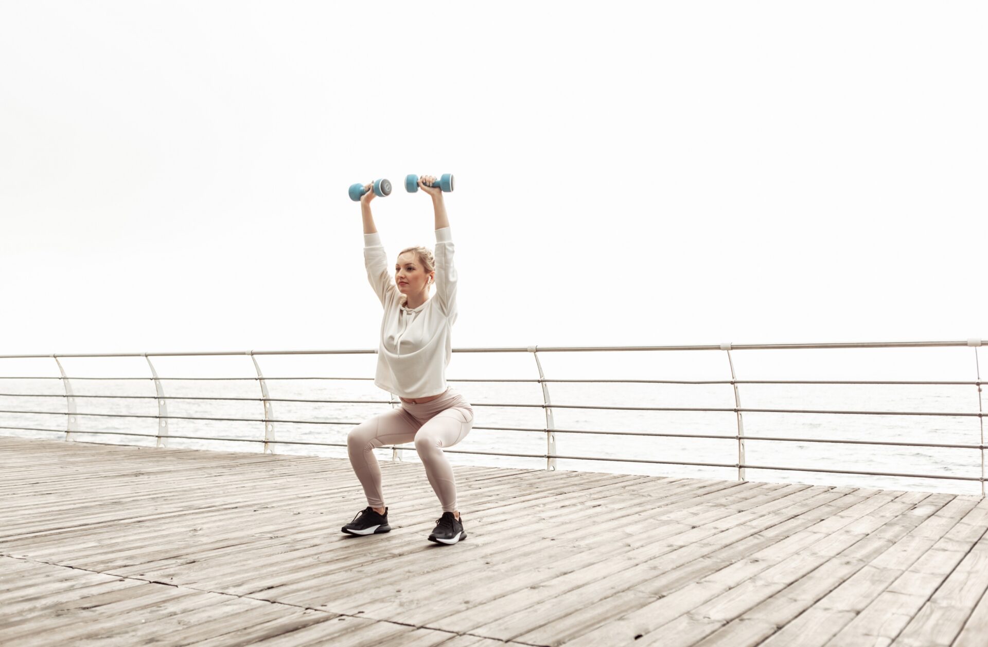 6 exercices maison pour tonifier les jambes, avec haltères - Cellublue